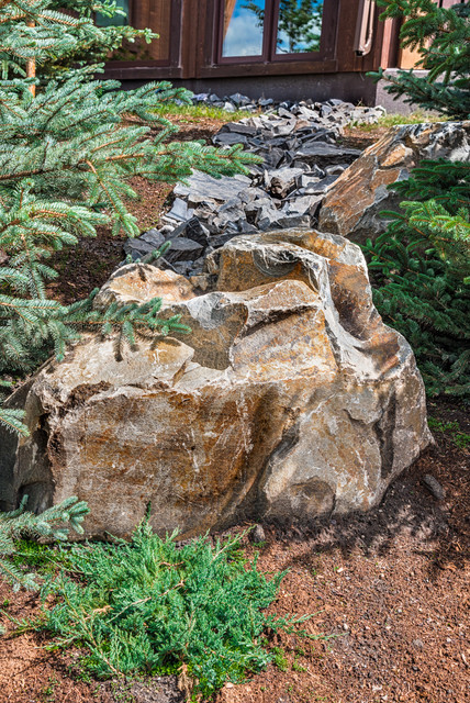 Rundle Stone Tailings & Rock Feature for Water Run-off - Rústico ...