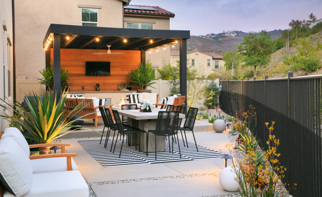 San Marcos - Modern Small Backyard - Modern - Garden - San Diego - by ...