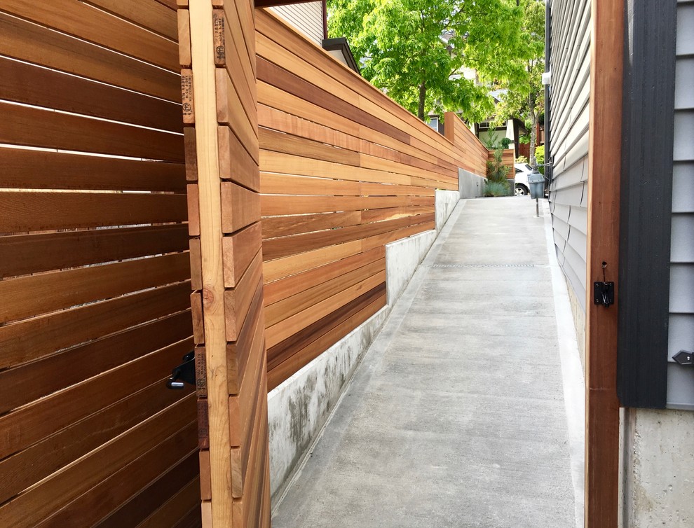 Side ramp from the back looking towards the streetfront - Modern ...