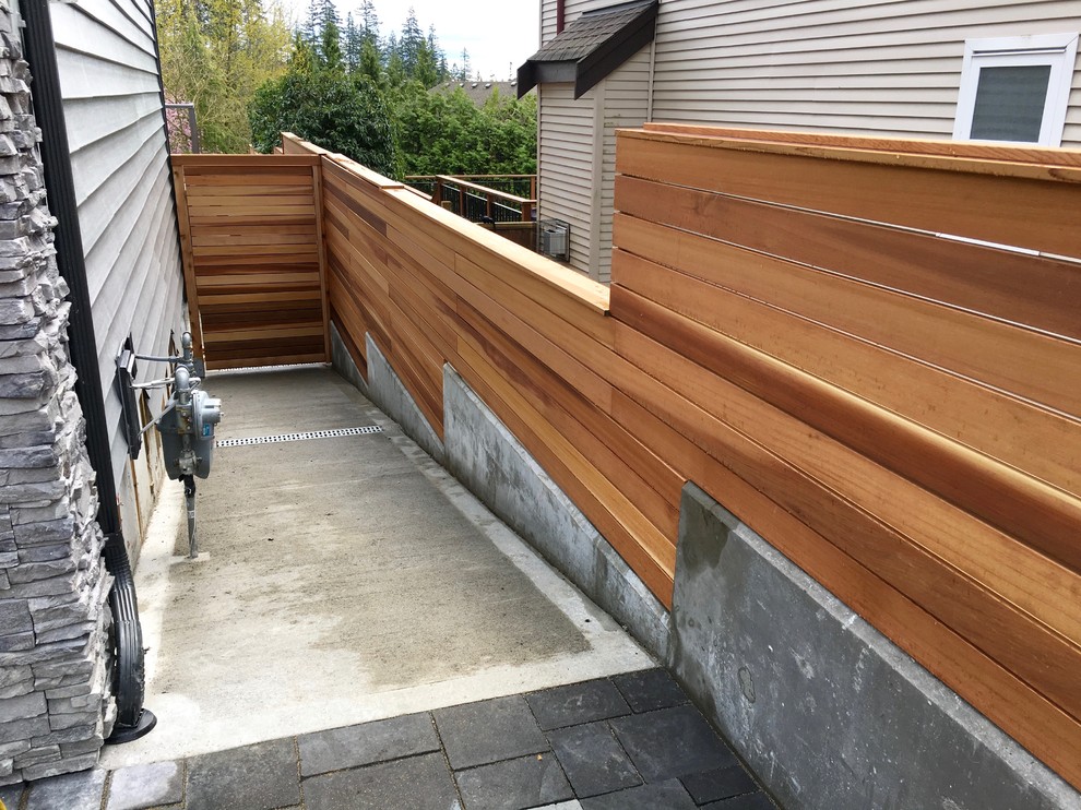 Side ramp from the driveway looking down towards the back - Modern ...