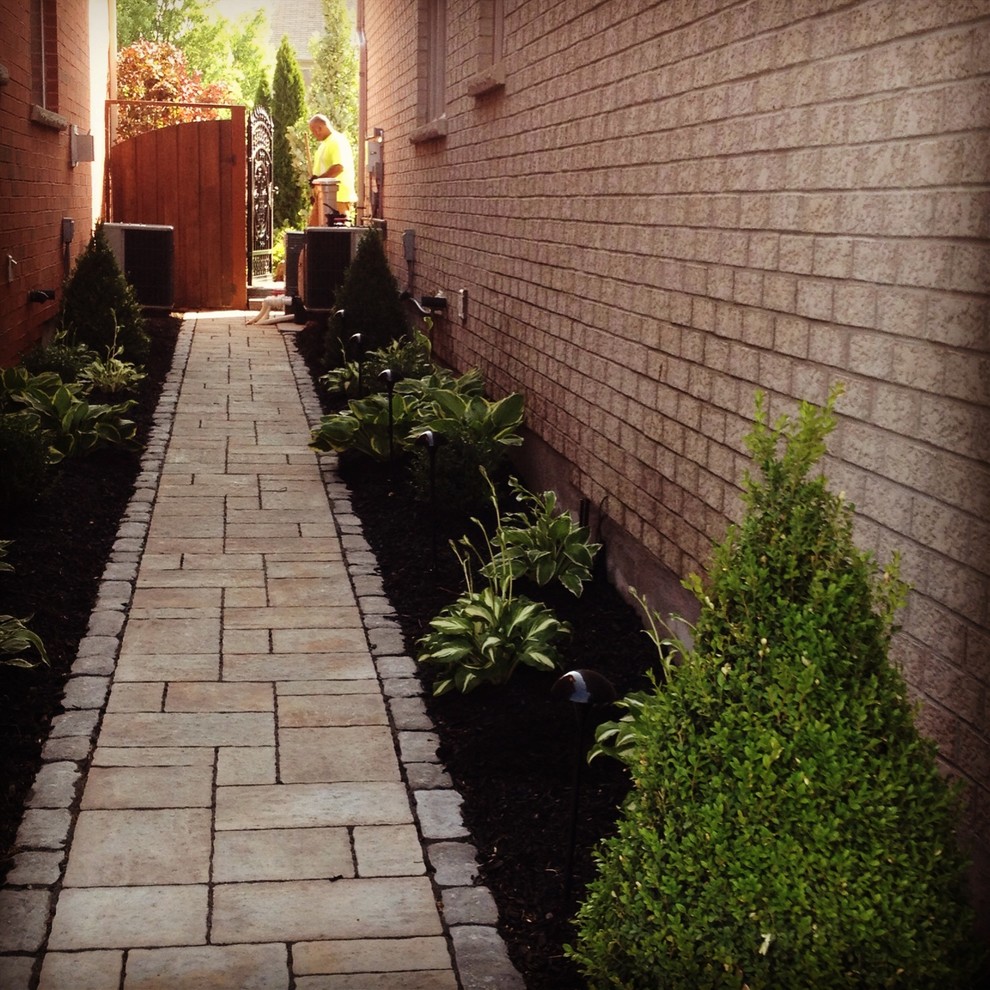 Side Walkway - Garden - Toronto - by Humber Valley Landscaping | Houzz UK