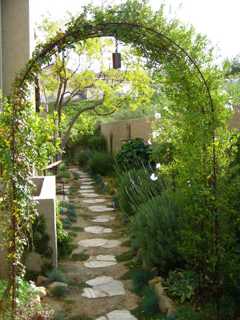 8 Splendid Side Yard Designs