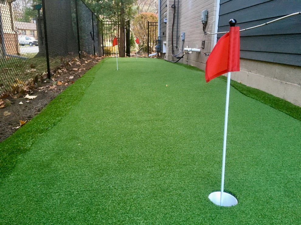 Side Yard Putting Green - Landscape - Toronto - by User | Houzz