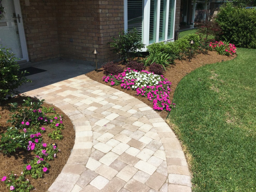 Small landscape re-design, installation and pavers - Garden - New ...