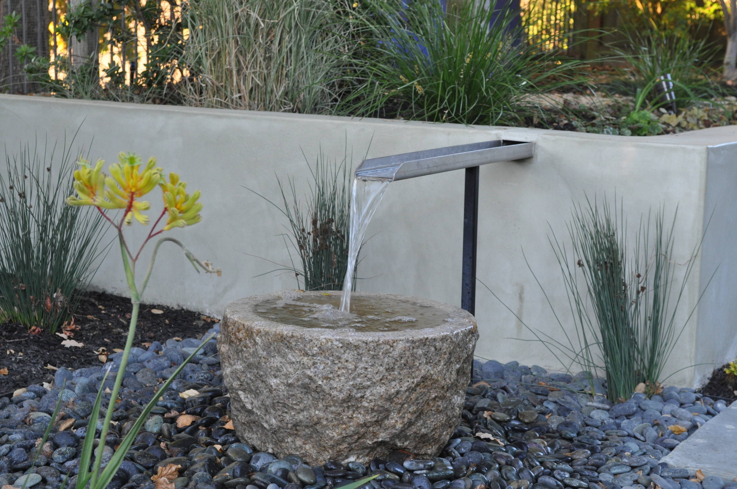 14 Water Feature Ideas for Small Gardens | Houzz IE