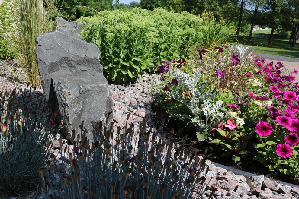 Softscape (Flowers, Flower beds and more) - Traditional - Landscape ...