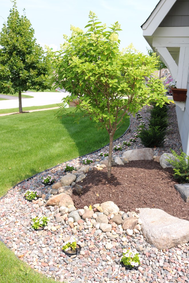 Softscape (Flowers, Flower beds and more) - Traditional - Landscape ...