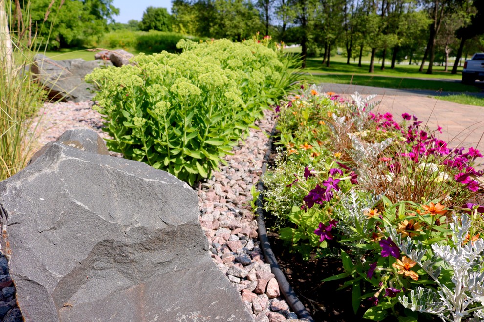 Softscape (Flowers, Flower beds and more) - Traditional - Landscape ...