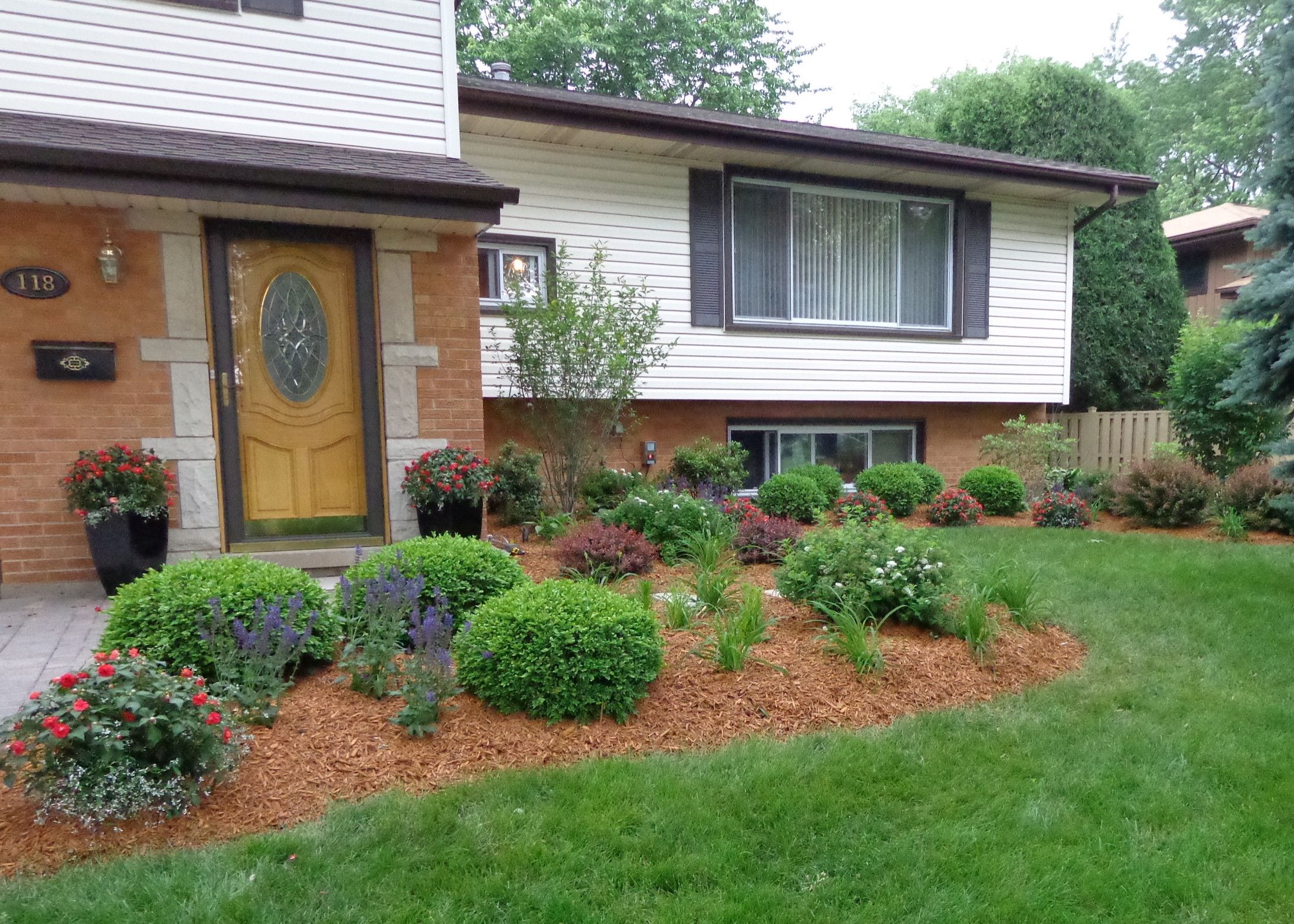 Windows Split Front Landscaping Ideas Portfolio – Northern