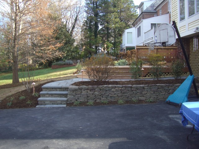 Stacked Stone Wall, Steps, and Cedar Deck - Clásico - Jardín - Seattle ...