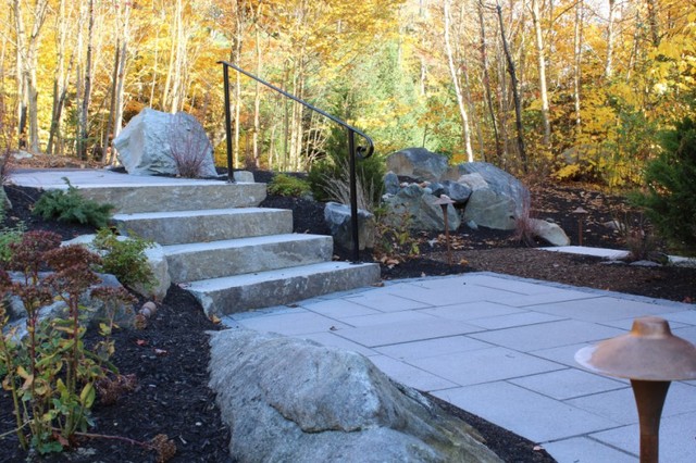 Stepped entry and custom wrought iron hand railing - Rústico - Jardín ...