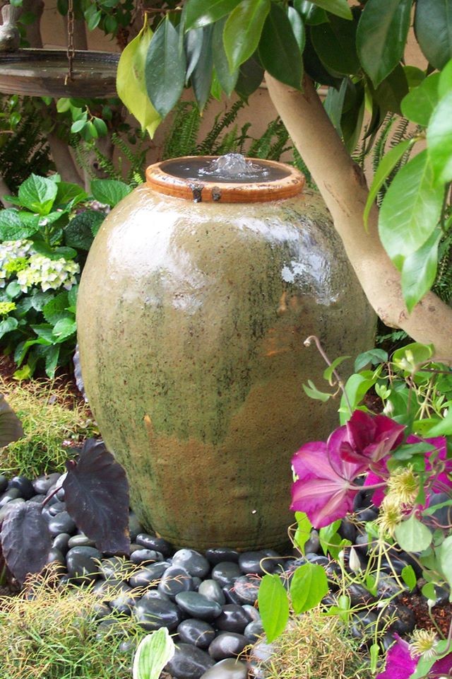 Stream With Bubbling Urn Fountains - Méditerranéen - Jardin - Los Angeles - par California ...