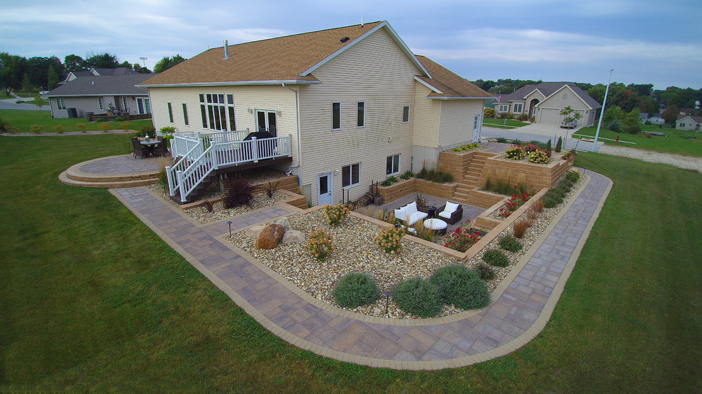 Sunken Patio using Retaining Walls to Expand Outdoor Livingroom ...