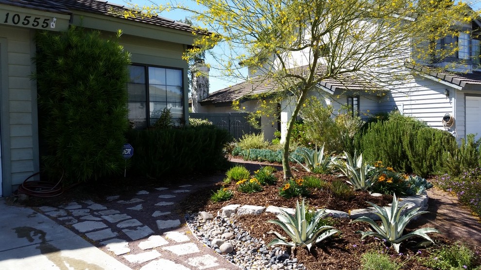 Sustainable front yard, recycled materials - Southwestern - Landscape ...