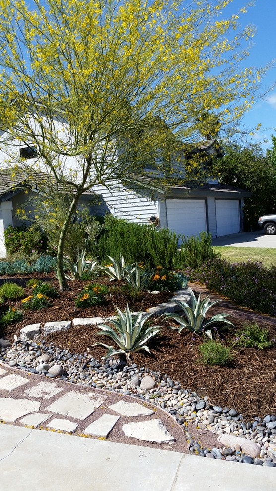 Sustainable front yard, recycled materials - Southwestern - Landscape ...