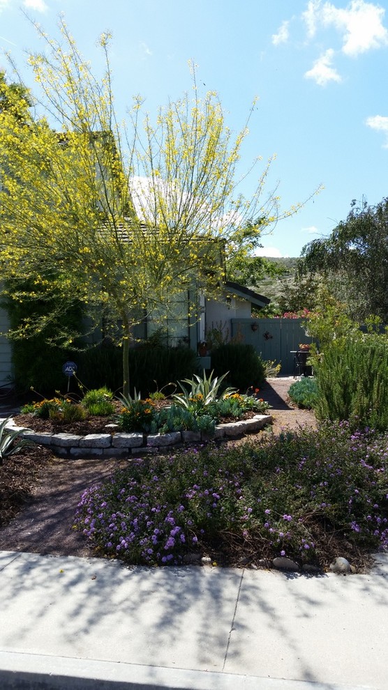 Sustainable front yard, recycled materials - Southwestern - Landscape ...