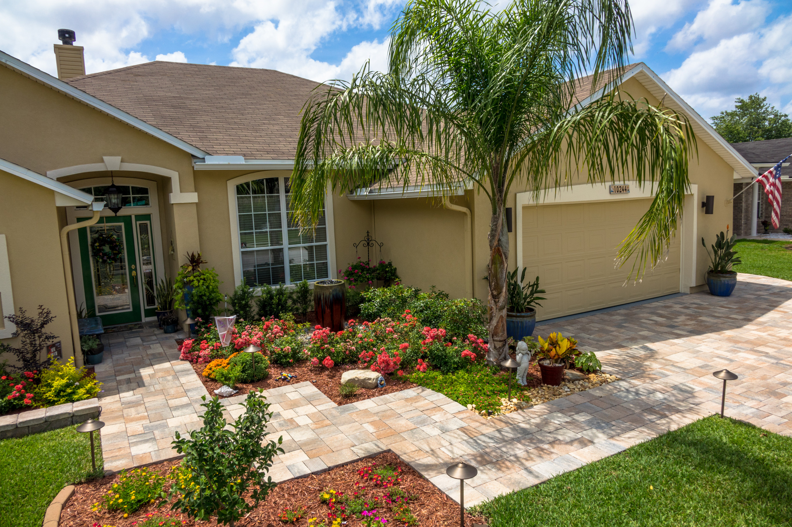 Big Front Yard Decorating Ideas | Shelly Lighting