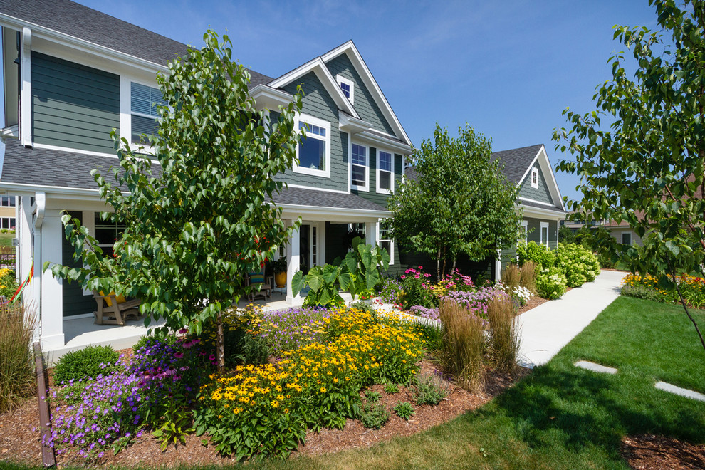 Traditional Front Yard Landscape - Cedarburg - Traditional - Landscape ...