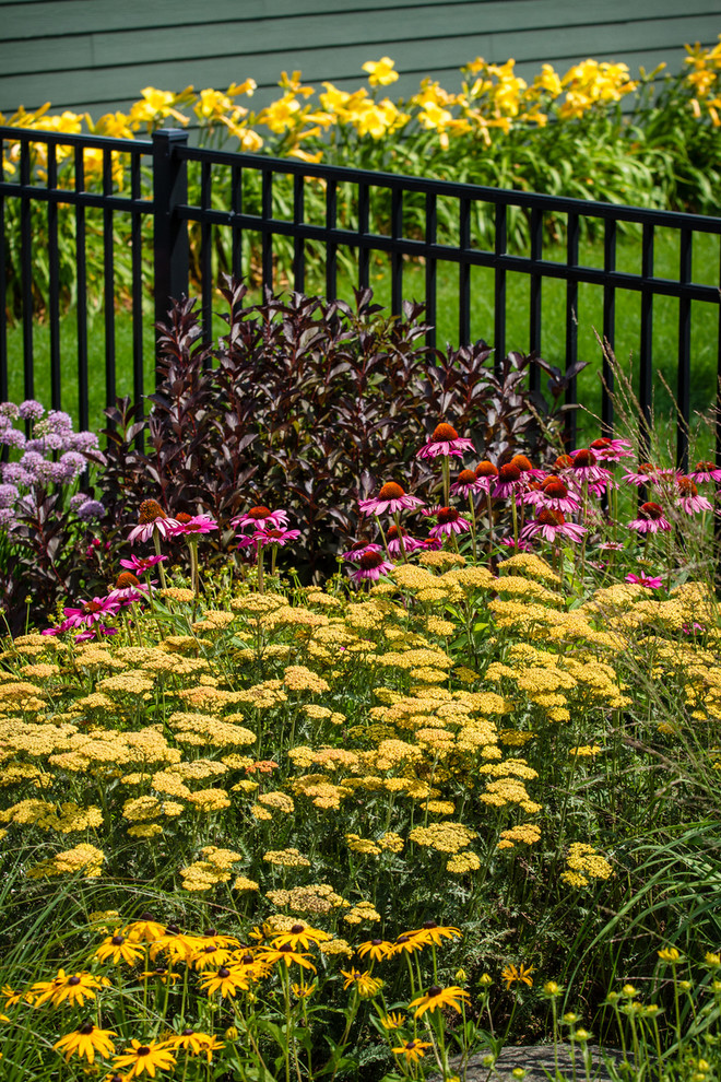 Traditional Pool and Landscape - Cedarburg - Traditional - Landscape ...