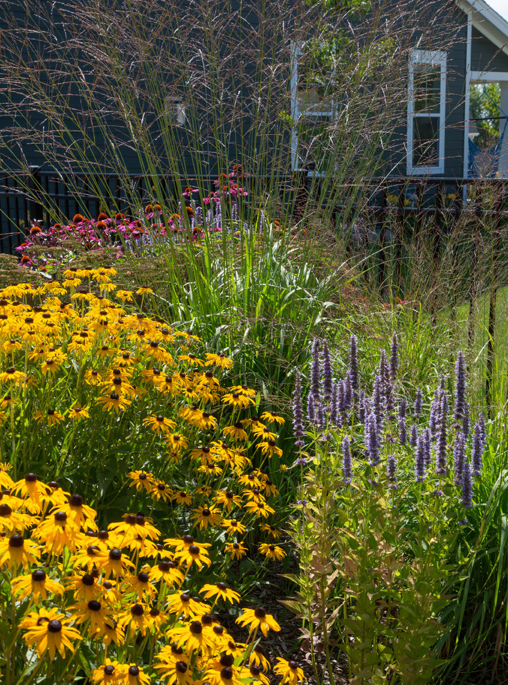 Traditional Pool and Landscape - Cedarburg - Traditional - Landscape ...