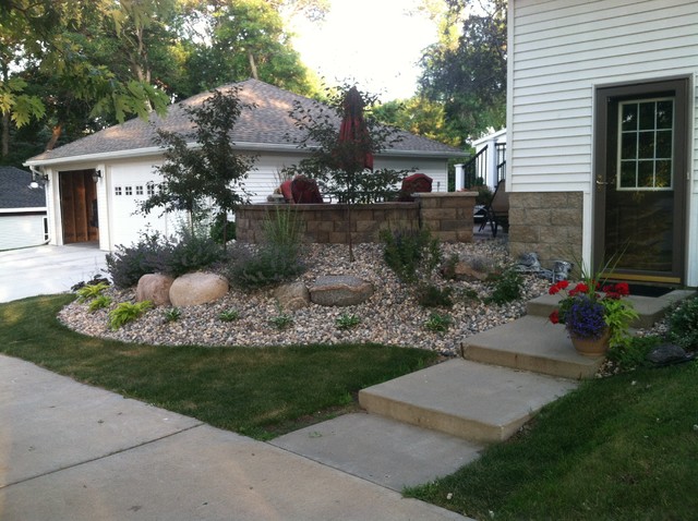 Landscaping Between House And Garage Different House Styles That Look