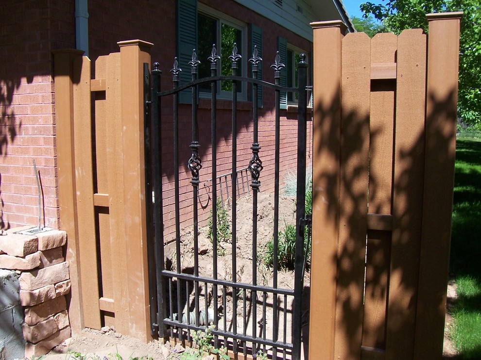 Trinity Walkway Gate with Dog Bars - Classique - Jardin - Salt Lake ...