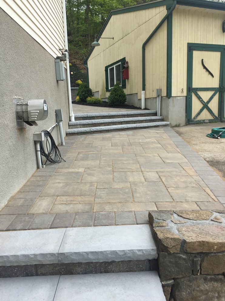 Unilock Beacon Hill Patio and Walkway Installation with Flagstone ...