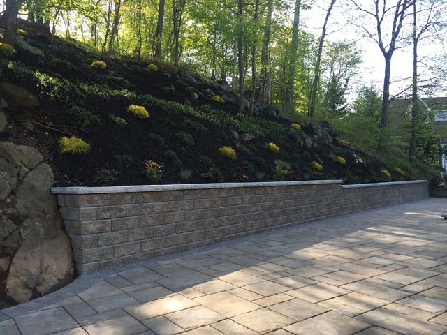 Unilock Beacon Hill Patio and Walkway Installation with Flagstone ...