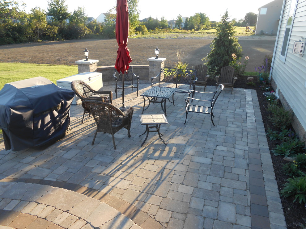 Unilock Paver patio and retaining wall - Patio - Cleveland - de Naturescape Inc | Houzz