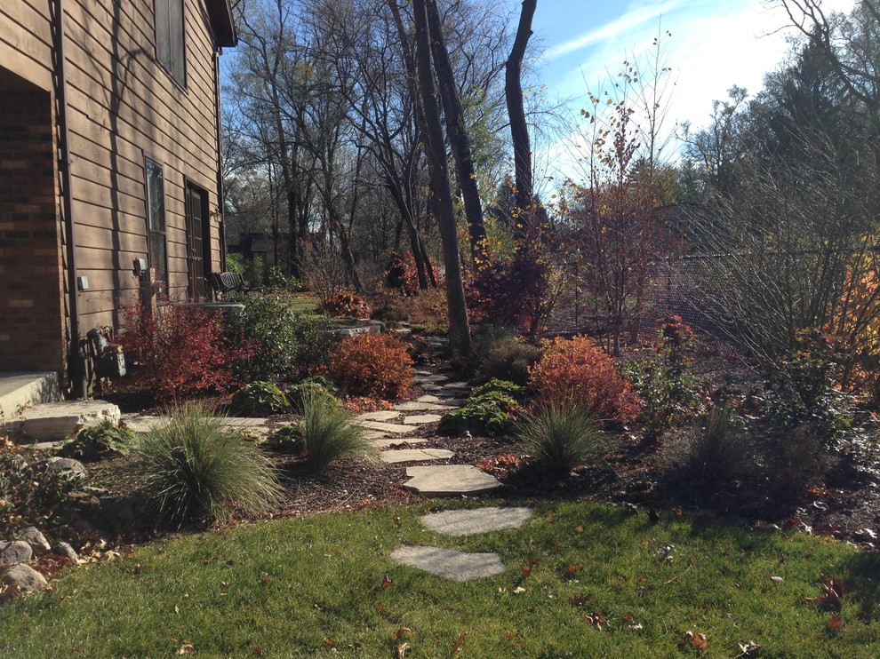 Using Flagstones - Landscape - Chicago - by Eco Scapes, Inc. | Houzz