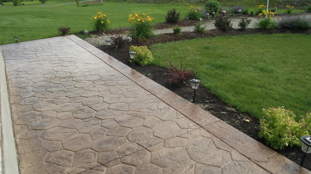 Valley Stamped Concrete flagstone walkway with borders - Jardín ...