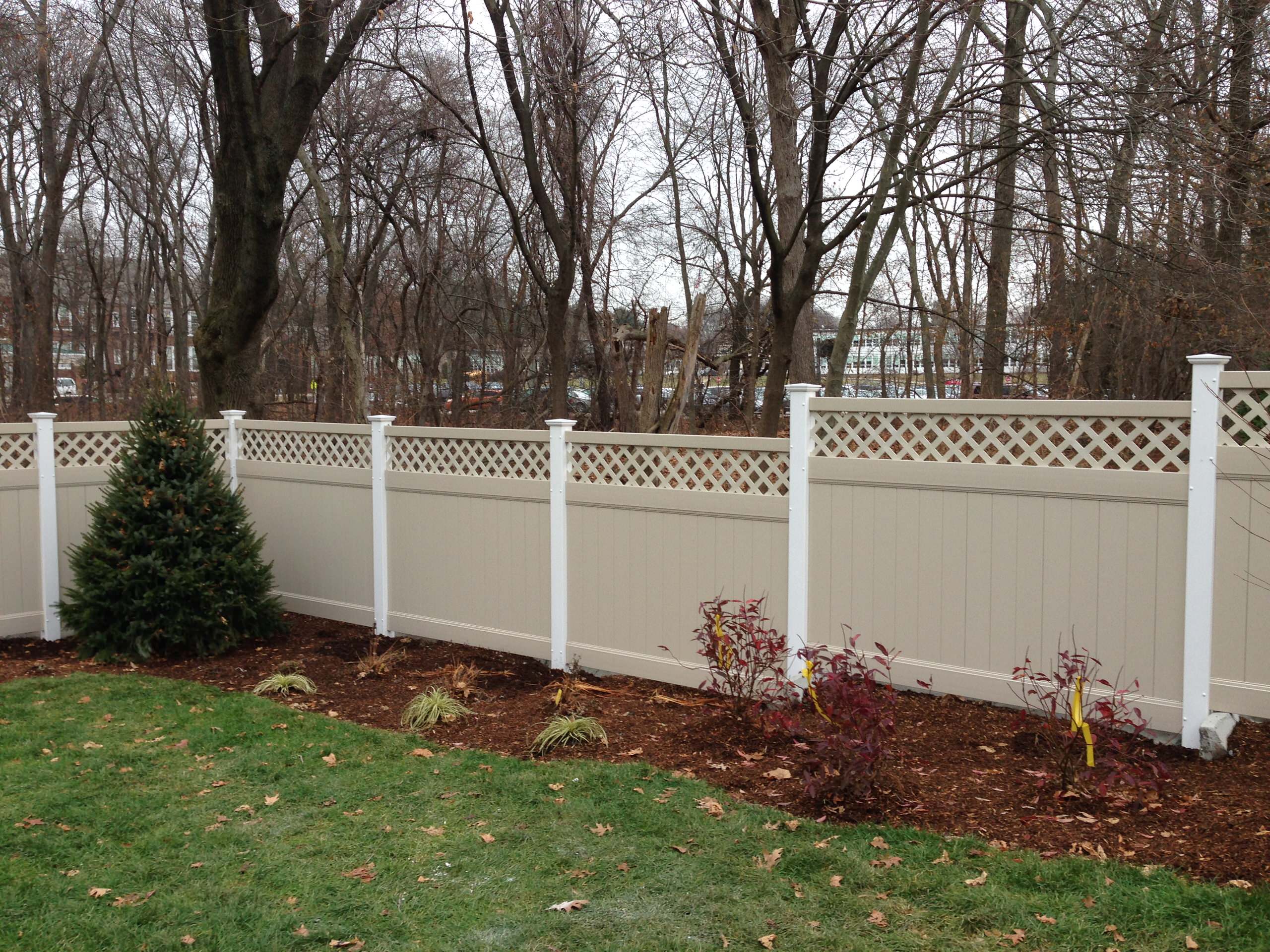 Vinyl Lattice Garden Fence | Fasci Garden