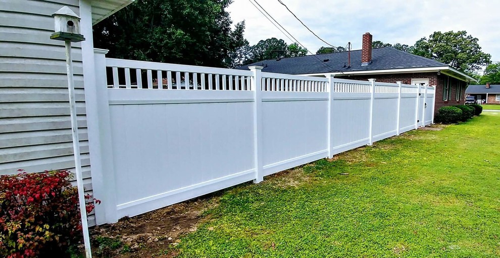 Vinyl privacy fence with picket accent - Traditional - Landscape ...