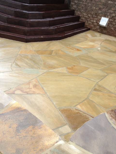 Waxhaw Fire Pit & Acid Stained Concrete - Clásico renovado - Jardín ...