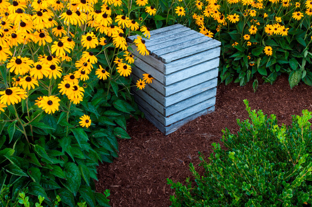 Well Head Cover & Black-Eyed Susan - カントリー - 庭 - ポートランド - Drake's 7 ...