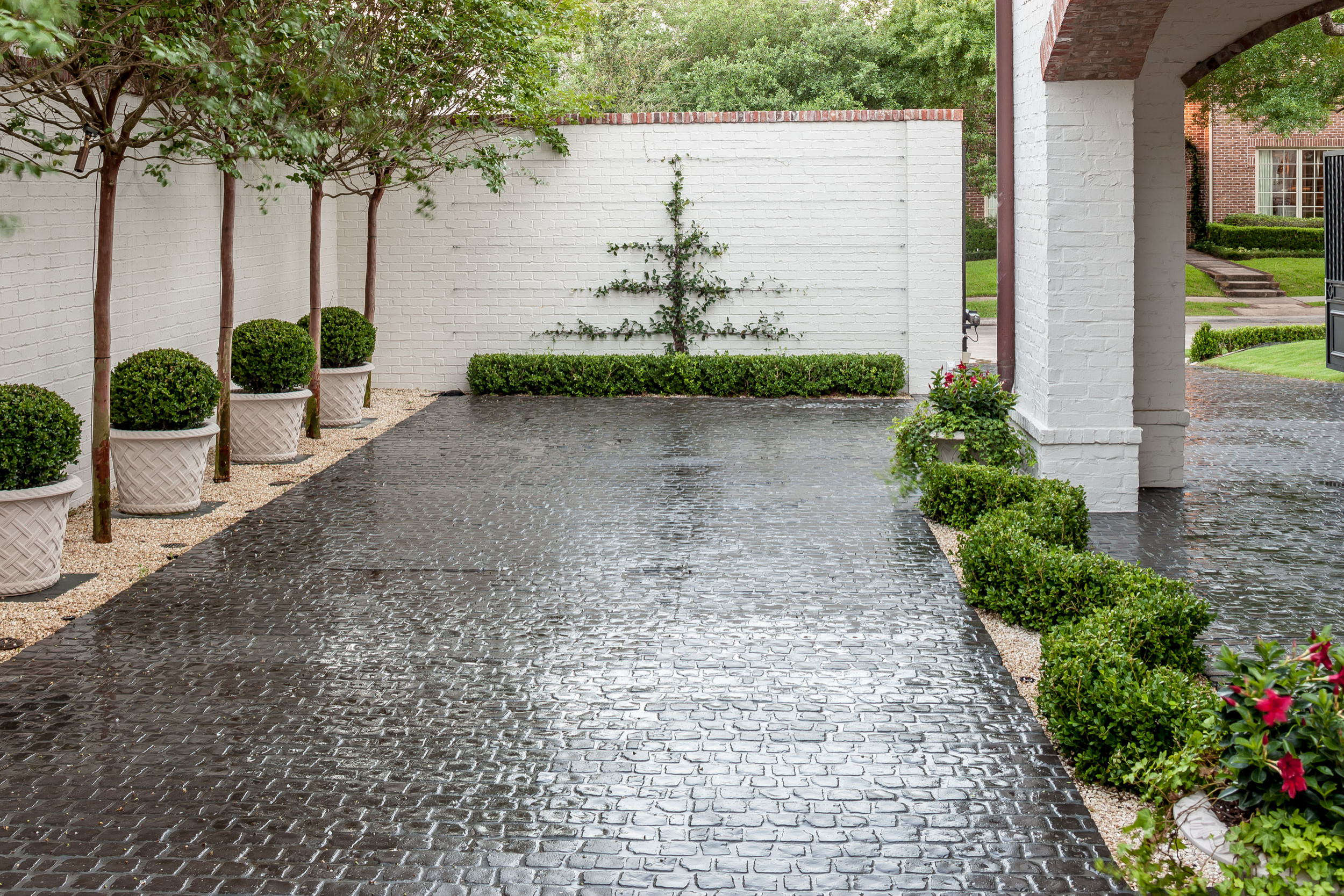 Courtyard Driveway Design