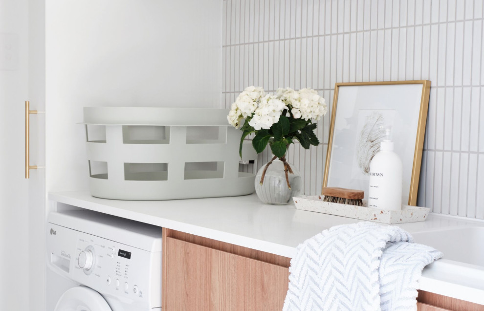 A white Smartstone benchtop helps a Queensland laundry - Modern ...