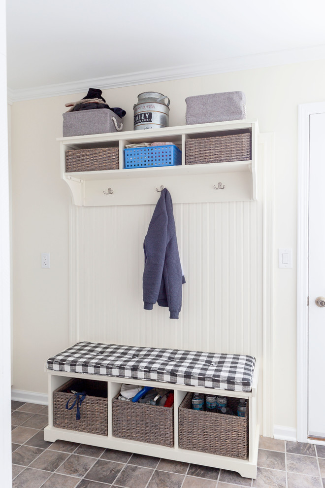 Laundry/ Mud Room Combo - Laundry Room - Chicago - by Suran Built | Houzz