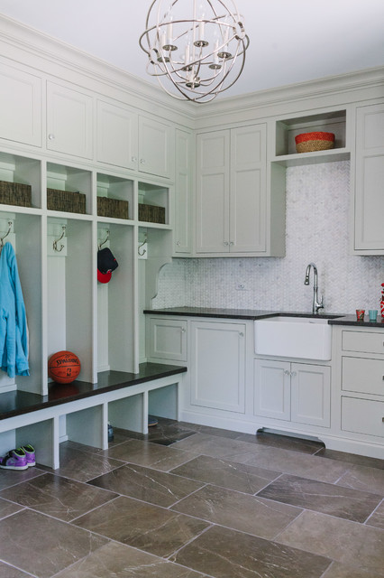 Mudroom and laundry sink - Classique Chic - Buanderie - Chicago - par ...