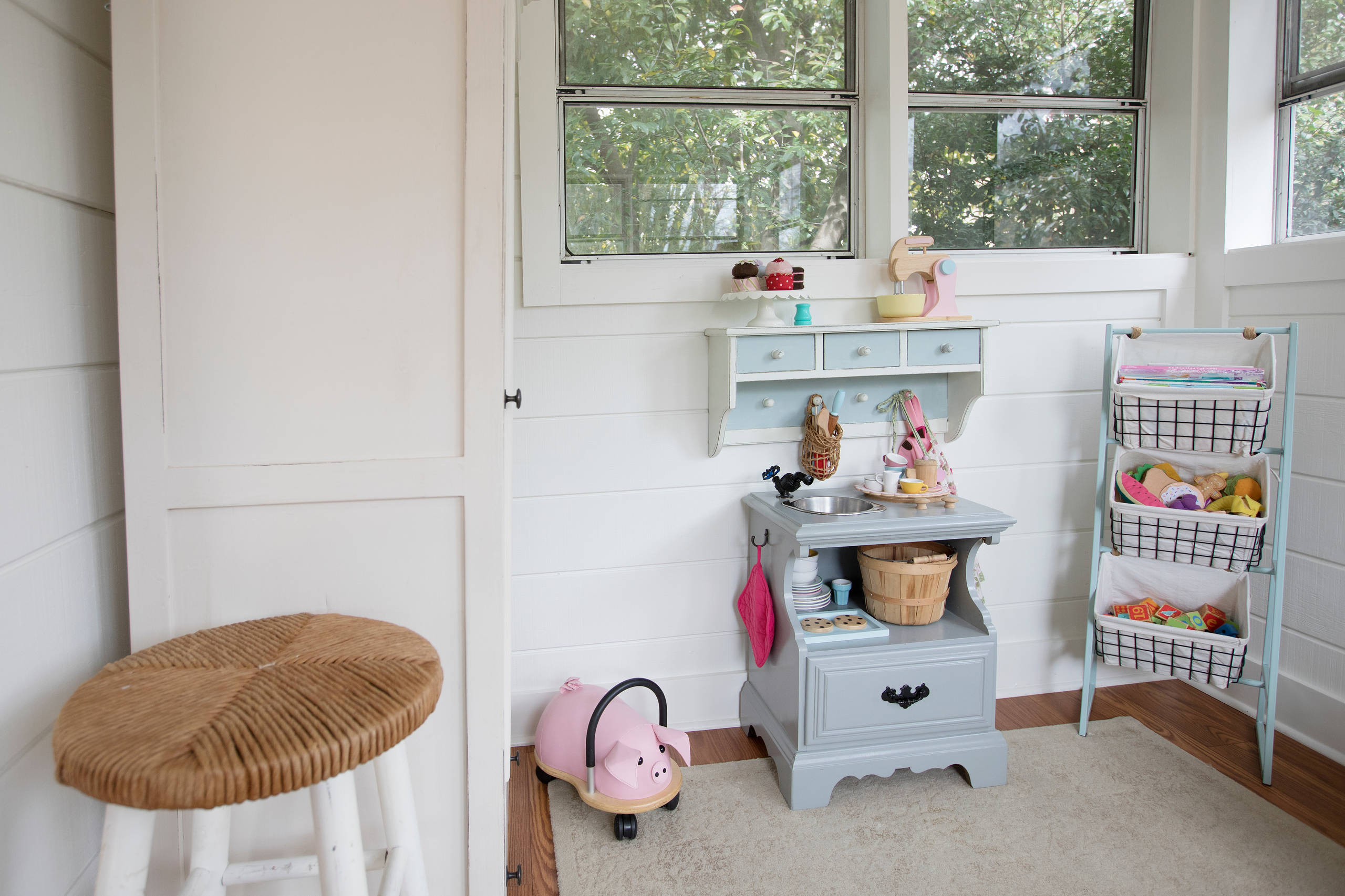 Wash, Rinse and Play in This Multipurpose Laundry Room