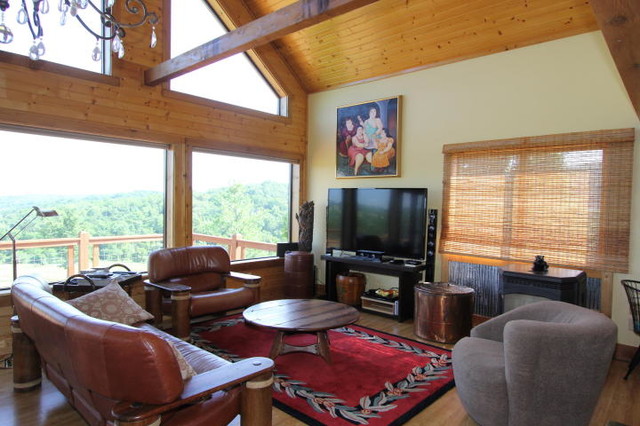 1900 square foot raised ranch home on 52 acres and Table Rock Lake ...