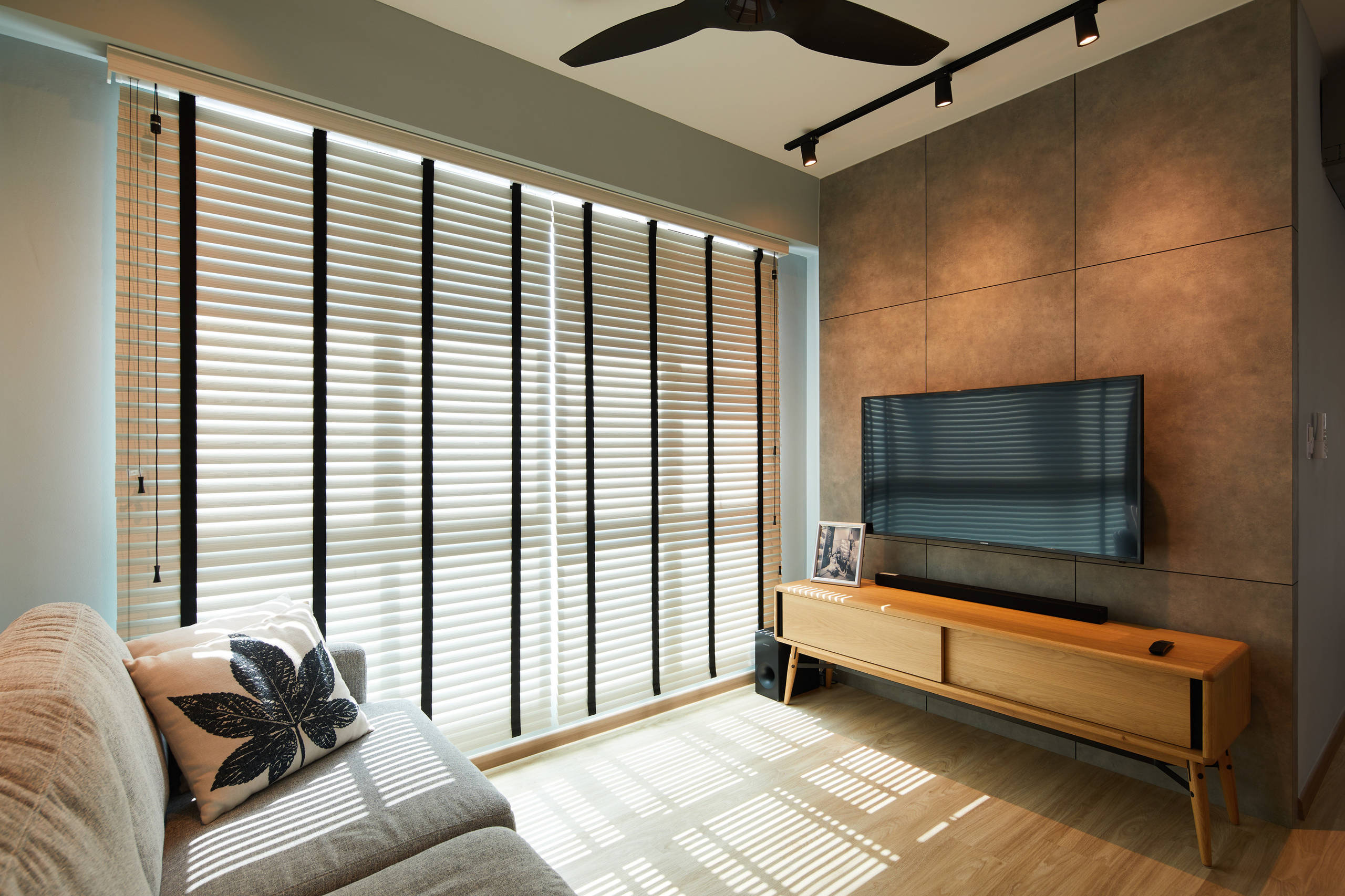 TV Wall Ideas to Conceal, Display or Decorate With Your Flat Screen | Houzz