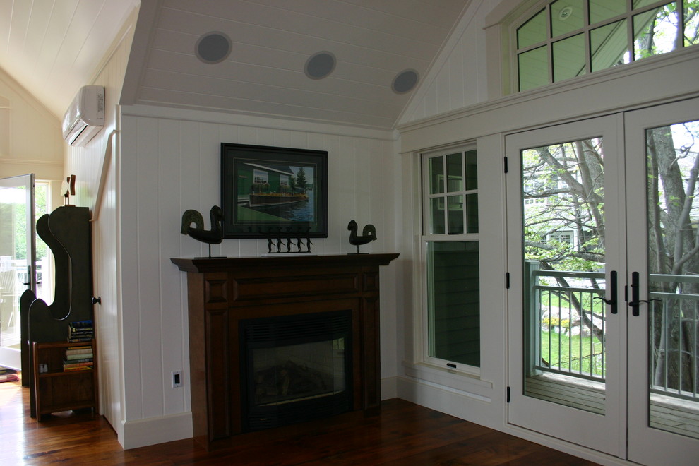 A beautiful small boathouse interior - Traditional - Living Room ...