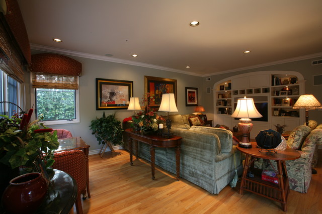 A Family's Great Room - Classique Chic - Salon - Huntington - par ...