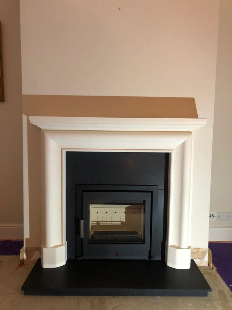 Aegean Limestone fireplace and T550 inset stove - Clásico - Salón ...