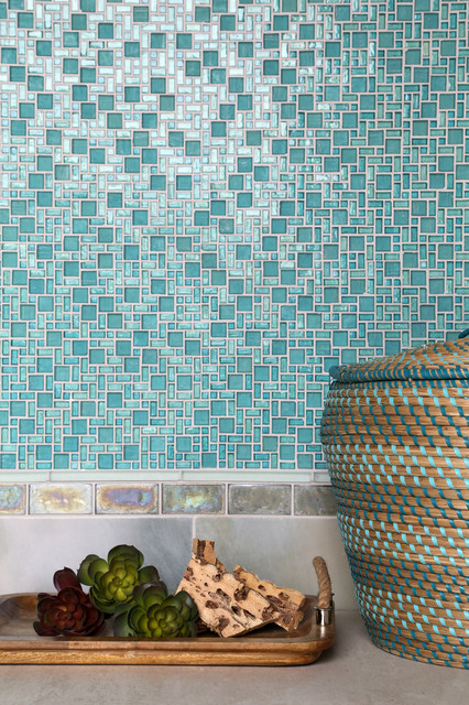 Amazing glass accents with Lunada Bay Tile - Classique Chic - Salon ...