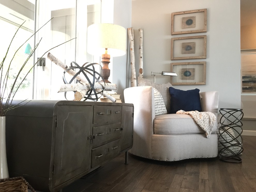 Blue, White, & Reclaimed Living - Montagne - Salon - Autres périmètres ...