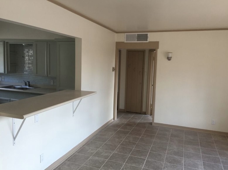 breakfast bar window - Midcentury - Living Room - Albuquerque - by ...