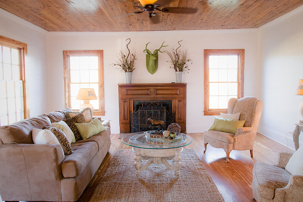 Chappell Hill Historic Farmhouse and Guesthouse - Farmhouse - Living ...