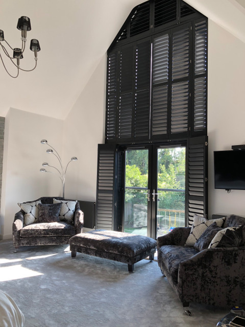 Complete Floor to Ceiling Bespoke Shutter Project - Contemporain - Salon - Autres périmètres ...
